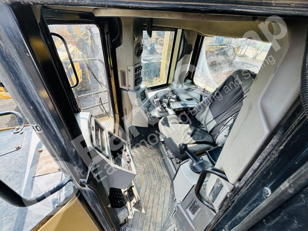2013 CAT D9T DOZER (AV897) | EarthComp